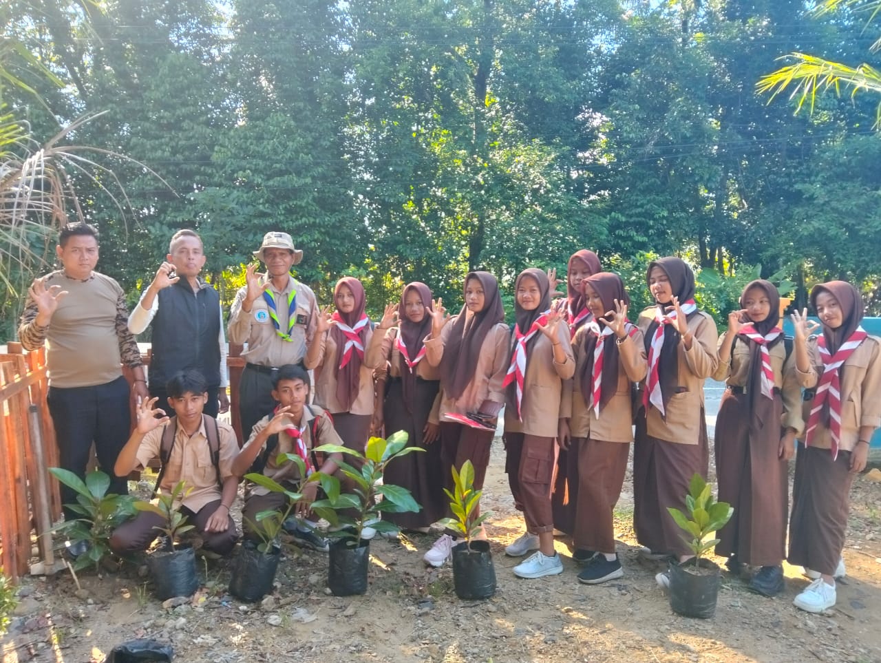 Sekolah-sekolah di Ujungkulon Gelar Penanaman Pohon Saat Hari Anak ...