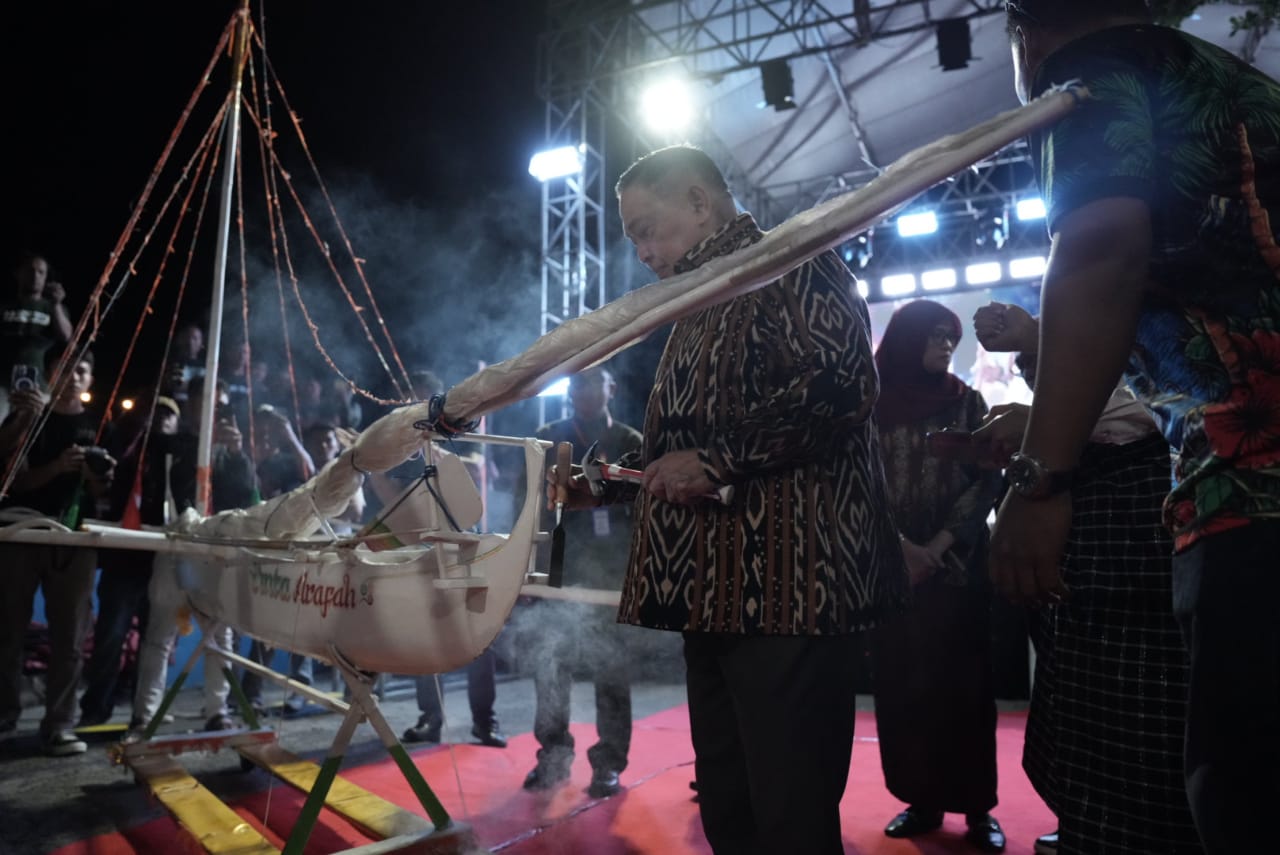 Dongkrak Wisata dan Ekonomi Lokal, Festival Sandeq Teluk Mandar Resmi ...